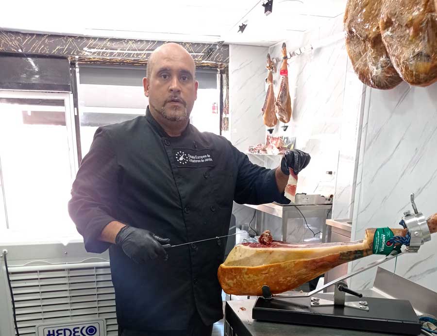 John Fernando Madrid Cortador Profesional de Jamón